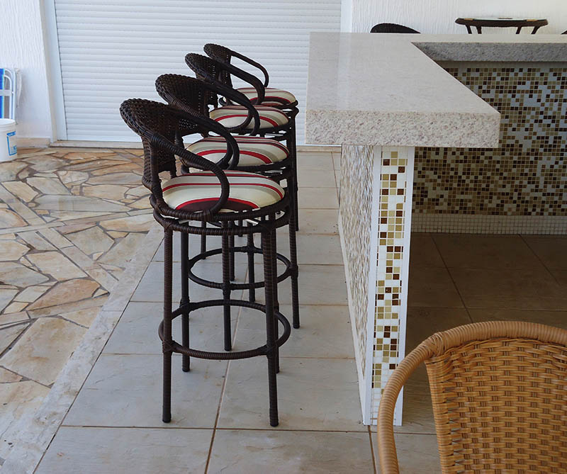 Banqueta em fibra sintética Madri Giratória – Ateliê Móveis Sucesso